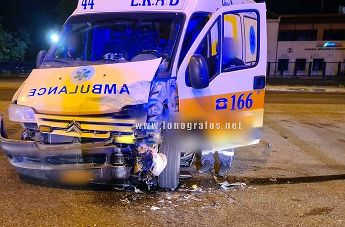 Λαμία: Τροχαίο - Ασθενοφόρο συγκρούστηκε με Ι.Χ. αυτοκίνητο ...