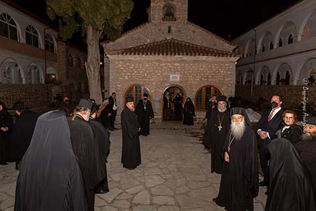 Σε κλίμα κατάνυξης, η κουρά μοναχής στην ιστορική Ι.Μ. Δαμάστας ...