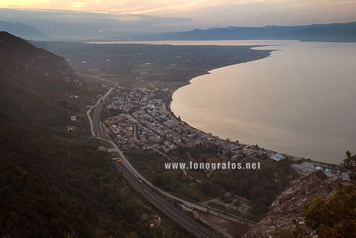 Καμπινγκ ΕΟΤ και Ιαματική πηγή "Κονιαβίτη" στα Καμένα Βούρλα ...