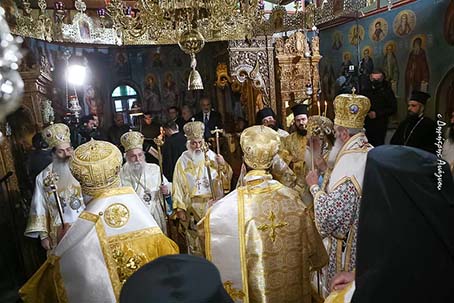 Πολυαρχιερατικό Συλλείτουργο στο Καθολικό της Ι.Μ. Κοιμήσεως της ...