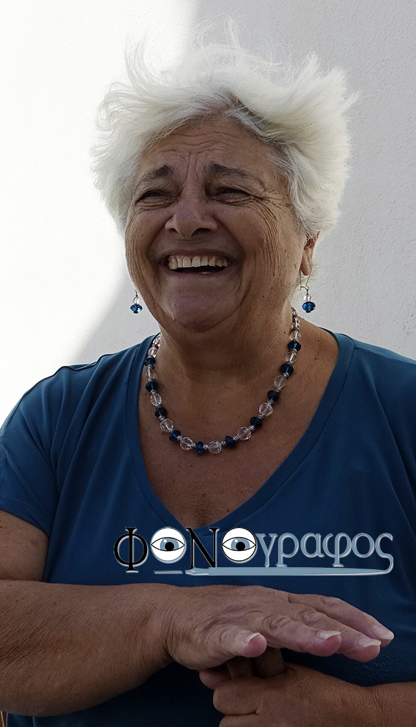 Η κυρία Σοφία στην Μάρπησσα της Πάρου παίζει τουμπάκι και τραγουδά ...
