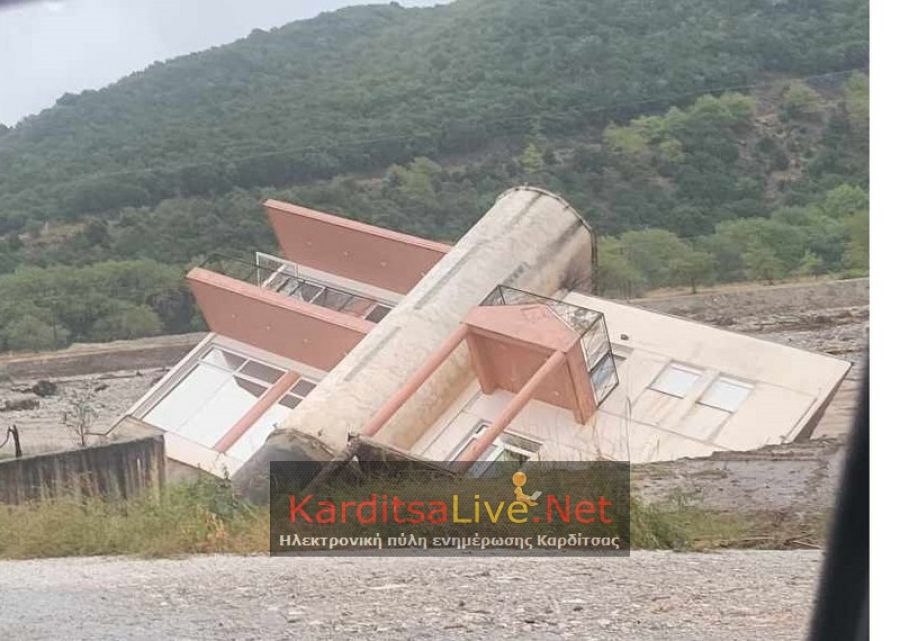 Την κατάρρευση ενός διώροφου κτιρίου είχαμε στην πόλη του Μουζακίου ...