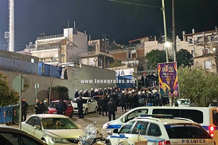 Λαμία: 6 συλλήψεις οπαδών της ΑΕΚ, για καπνογόνα σε ταράτσα απέναντι ...