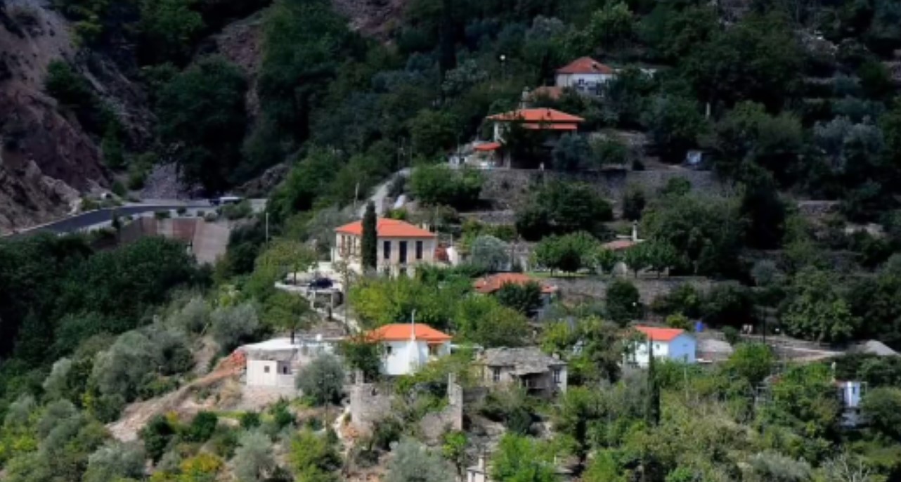 Σαρκίνη: Ένας πανέμορφος ορεινός οικισμός στην Ευρυτανία (video ...
